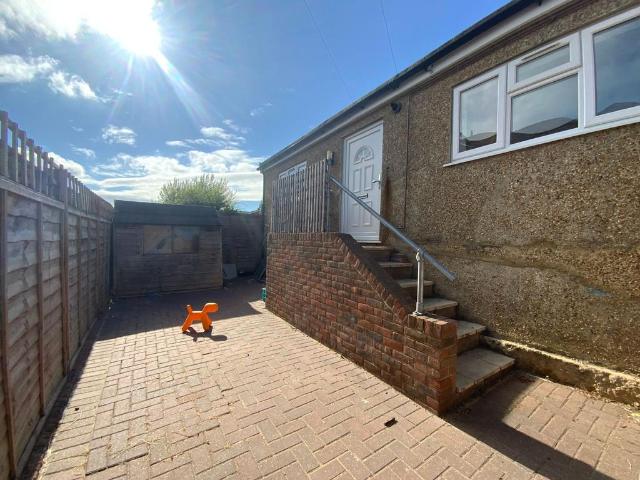 Lane End Road, High Wycombe, HP12 1 bed detached bungalow to rent £1,099 pcm £254 pw