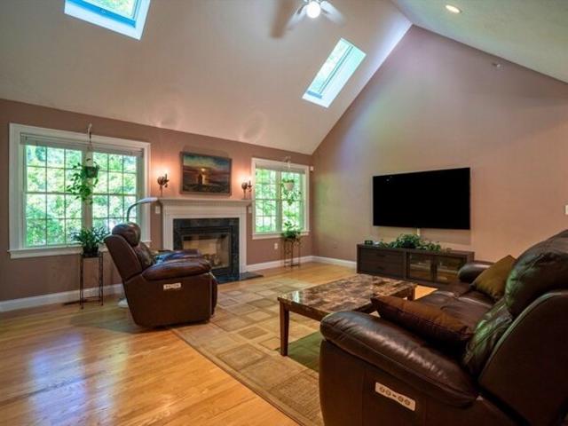 Lane Farm Dr Unit,bedford, Condo For Sale
