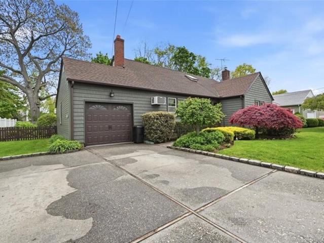 Lane St, Lindenhurst, Home For Sale