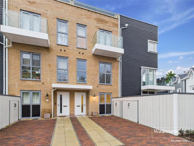 Lanesborough Street, Reading, Berkshire RG2, 4 bed town house to rent, £2,700 pcm | PrimeLocation