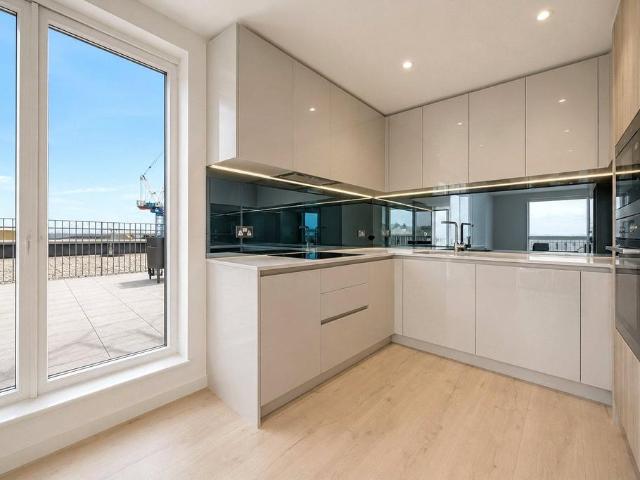 Lang Court, Hornsey High Street. 2 bed apartment to rent £2,600 pcm £600 pw