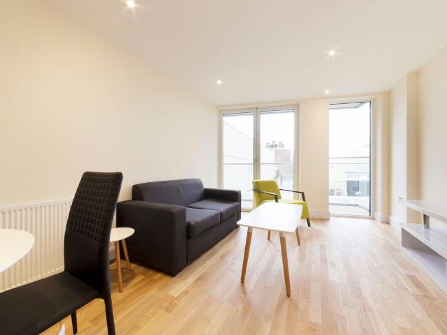 Langan House, Canary Wharf, London E14, 2 bed flat to rent, £2,300 pcm | PrimeLocation