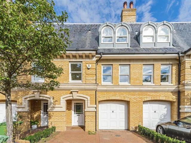 Langdon Park, Teddington TW11 4 bed house to rent £5,000 pcm £1,154 pw