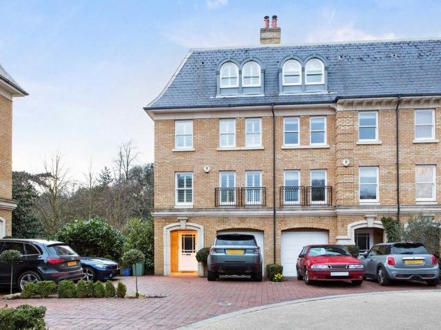 Langdon Park, Teddington TW11 5 bed terraced house to rent £5,750 pcm £1,327 pw