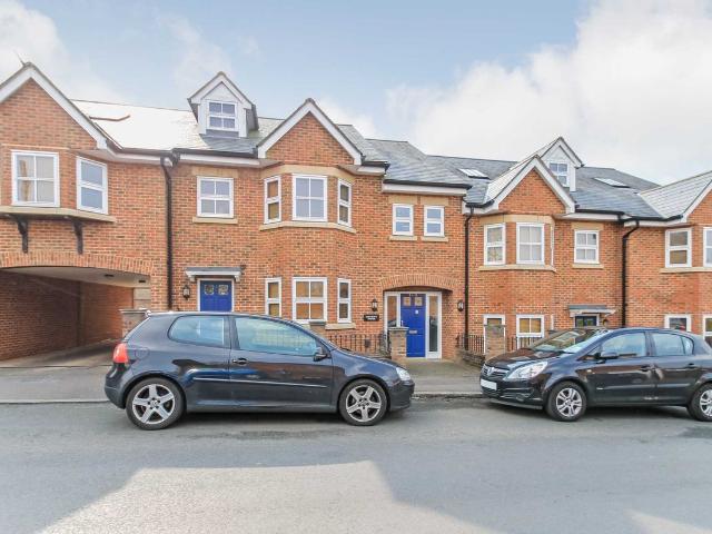 Langdon Street, Tring HP23, 2 bed flat to rent, £1,395 pcm | PrimeLocation