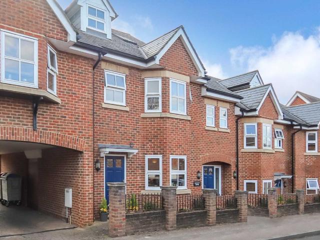 Langdon Street, Tring HP23, 2 bed flat to rent, £1,495 pcm | PrimeLocation