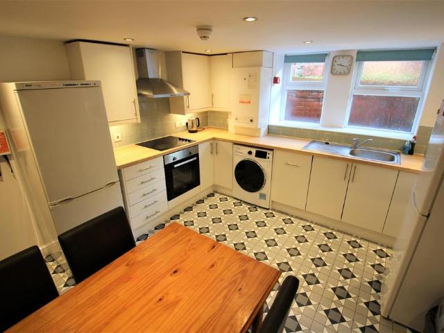 Langdale Terrace, Headingley, Leeds. 5 bed terraced house to rent £2,665 pcm £615 pw