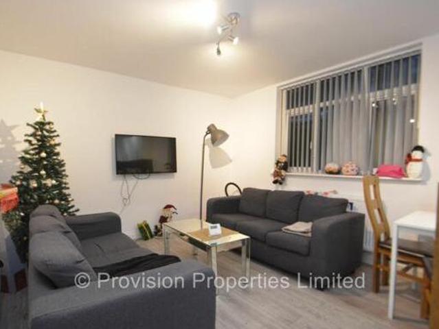 Langdale Avenue, Headingley, 6 Bedroom End