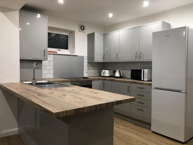 Langdale Avenue, Leeds LS6 6 bed house to rent £3,380 pcm £780 pw