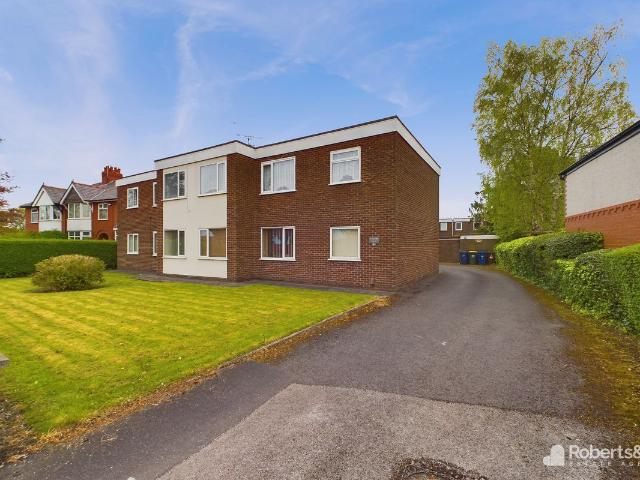 Langdale Court, Penwortham PR1, 2 bed flat to rent, £800 pcm | PrimeLocation