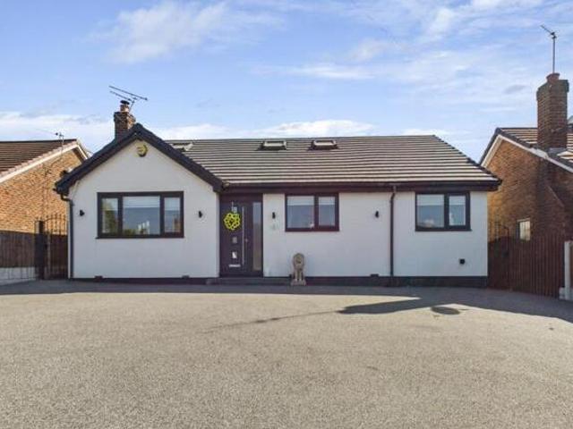 Langdale Close, Denton, 5 Bedroom Detached