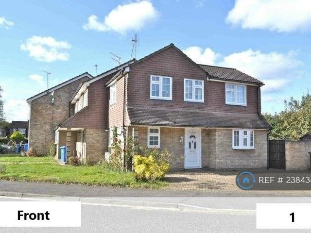 Langdale Close, Maidenhead, SL6 2 bed semi detached house to rent £1,675 pcm £387 pw