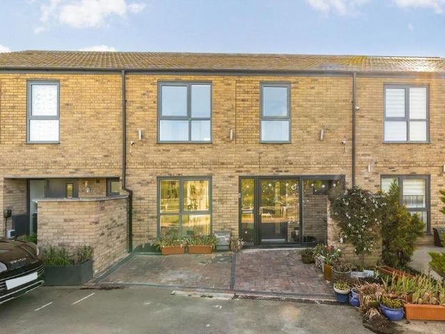 Lange Road, Harrow HA2 4 bed house to rent £3,000 pcm £692 pw