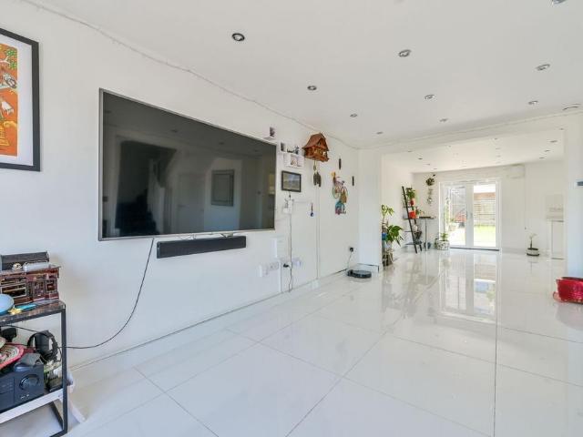 Lange Road, Harrow, HARROW, HA2 4 bed terraced house to rent £3,000 pcm £692 pw