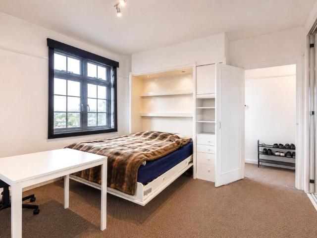 Langford Court, Abbey Road, London, NW8 Studio to rent £2,100 pcm £485 pw