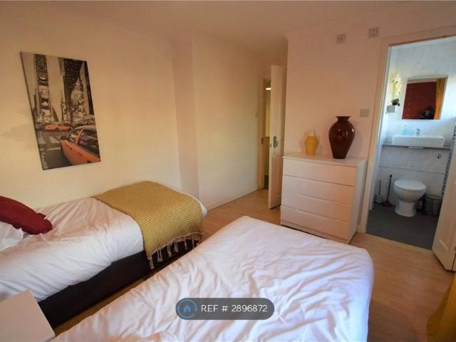 Langford Gardens, Bicester OX26, 3 bed terraced house to rent, £1,800 pcm | PrimeLocation