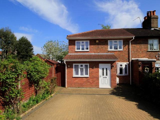 Langham Place, Surrey TW20 4 bed semi detached house to rent £3,700 pcm £854 pw