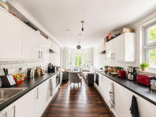 Langham Road London N15 5 bed terraced house to rent £4,950 pcm £1,142 pw