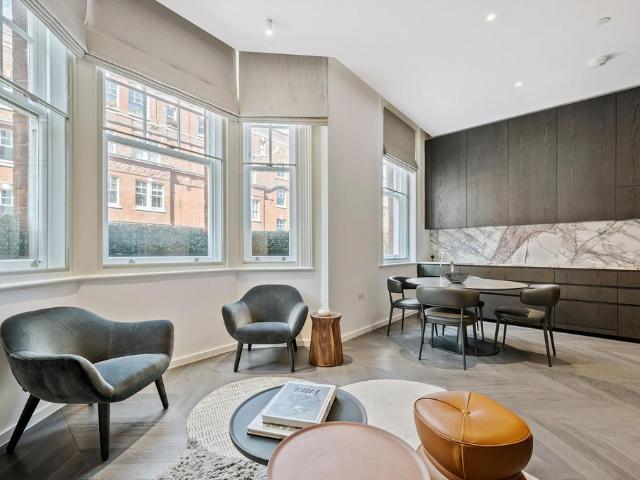 Langham Street, Great Portland. 1 bed flat to rent £5,633 pcm £1,300 pw