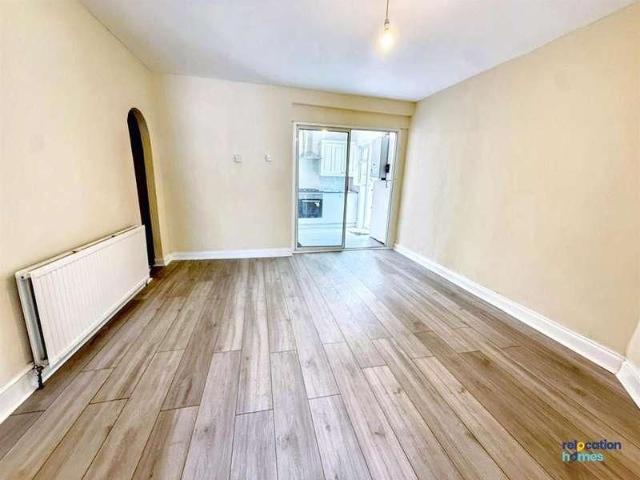Langhedge Lane, Edmonton, N18