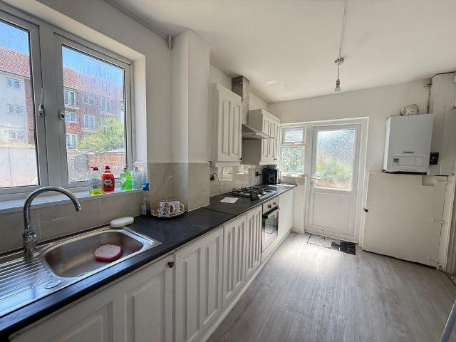 Langhedge Lane, London 3 bed semi detached house to rent £2,350 pcm £542 pw