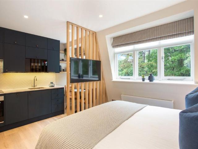 Langland Gardens, Hampstead, London Studio to rent £1,950 pcm £450 pw