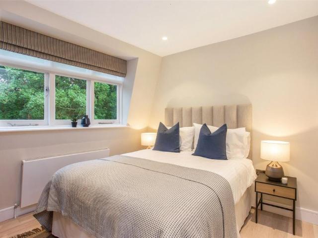 Langland Gardens, Hampstead, London Studio to rent £1,950 pcm £450 pw
