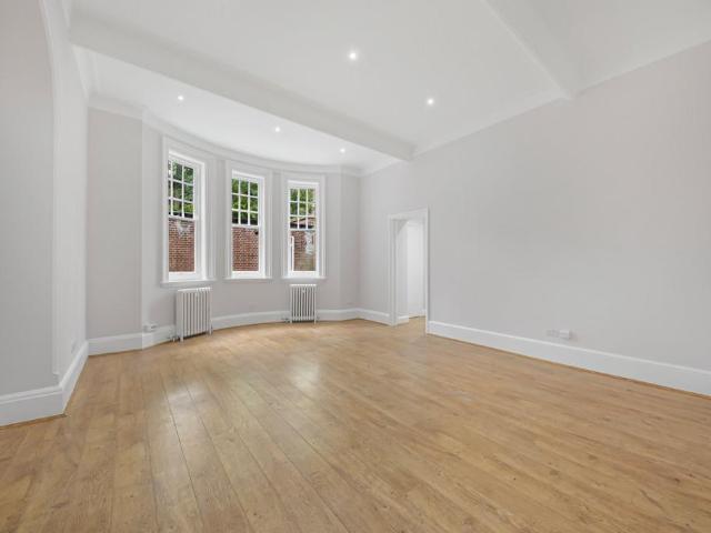 Langland Gardens, London Studio to rent £1,975 pcm £456 pw
