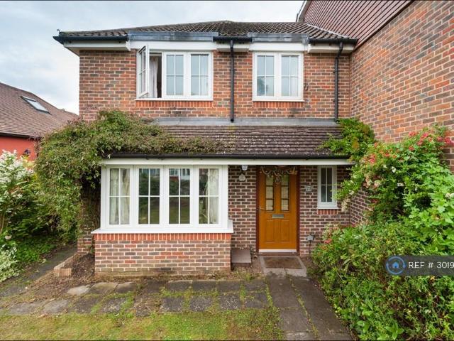 Langley Avenue, Worcester Park, KT4 4 bed end of terrace house to rent £3,000 pcm £692 pw
