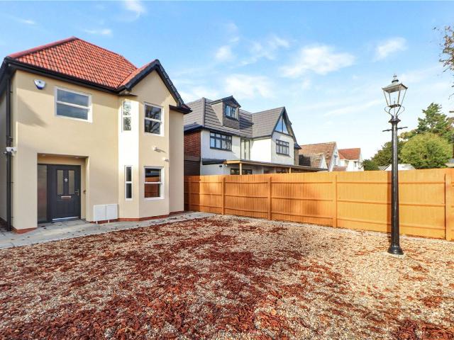 Langley Broom, Slough, Berkshire SL3, 3 bed detached house to rent, £2,500 pcm | PrimeLocation