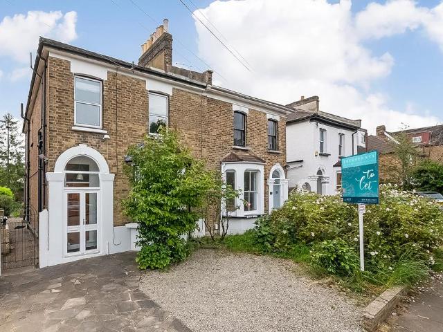 Langley Road, Beckenham, Kent, BR3 3 bed house to rent £2,450 pcm £565 pw