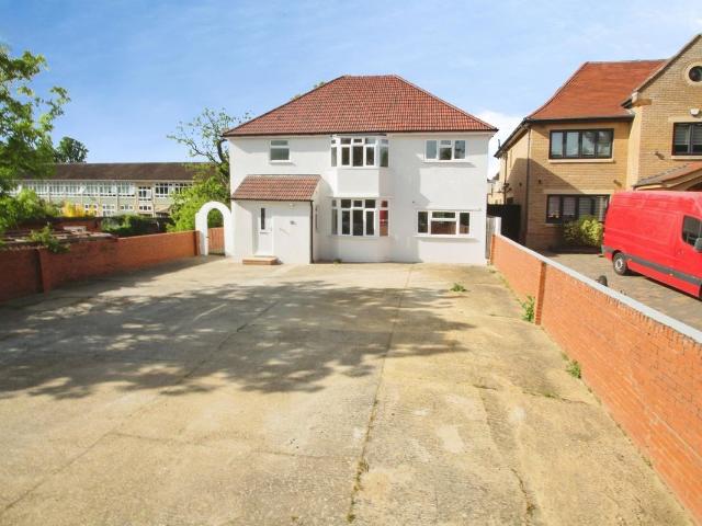 Langley Road, Langley SL3, 8 bed detached house to rent, £6,000 pcm | PrimeLocation