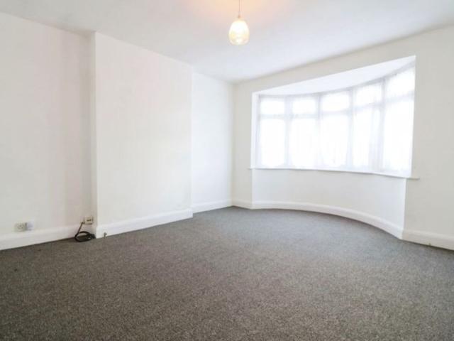 Langley Road, Langley, Slough SL3, 6 bed detached house to rent, £3,200 pcm | PrimeLocation