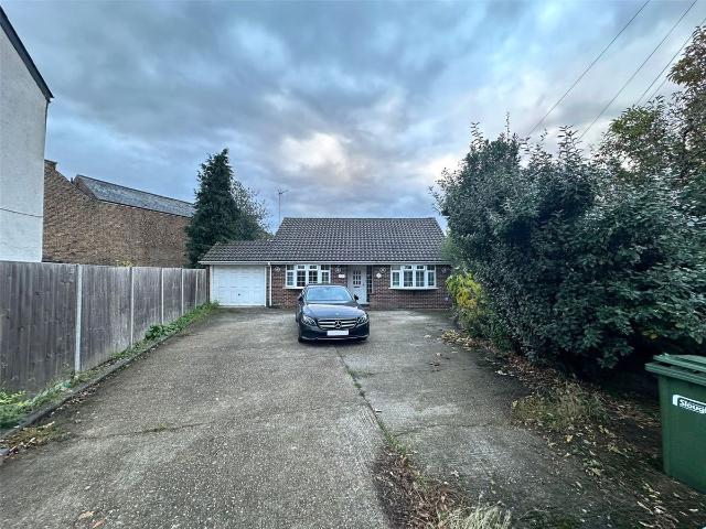 Langley Road, Slough SL3, 4 bed bungalow to rent, £2,500 pcm | PrimeLocation