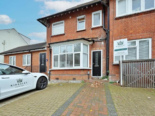 Langley Road, Watford, WD17 2 bed ground floor maisonette to rent £1,650 pcm £381 pw