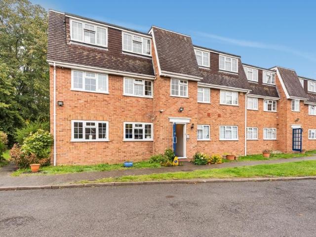 Langley, Slough SL3, 2 bed flat to rent, £1,500 pcm | PrimeLocation