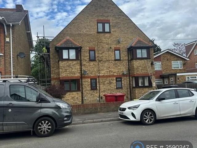 Langley, Slough, SL3 2 bed flat to rent £1,600 pcm £369 pw