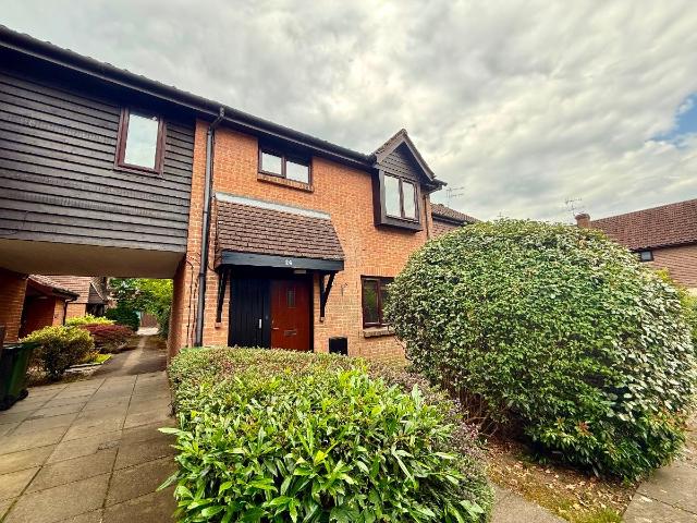 Langshott, Horley RH6, 3 bed terraced house to rent, £1,800 pcm | PrimeLocation