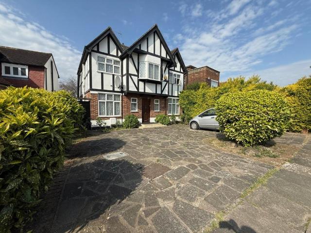 Langside Crescent, Southgate 5 bed house to rent £4,250 pcm £981 pw