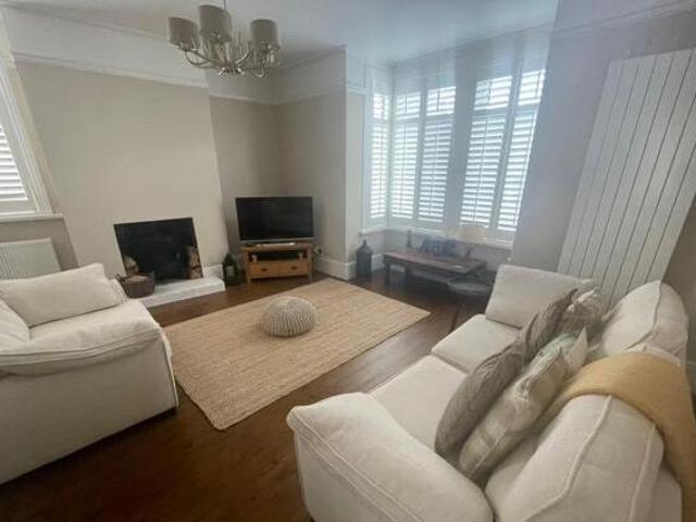 Langstone Road, Southsea, 2 Bedroom Flat