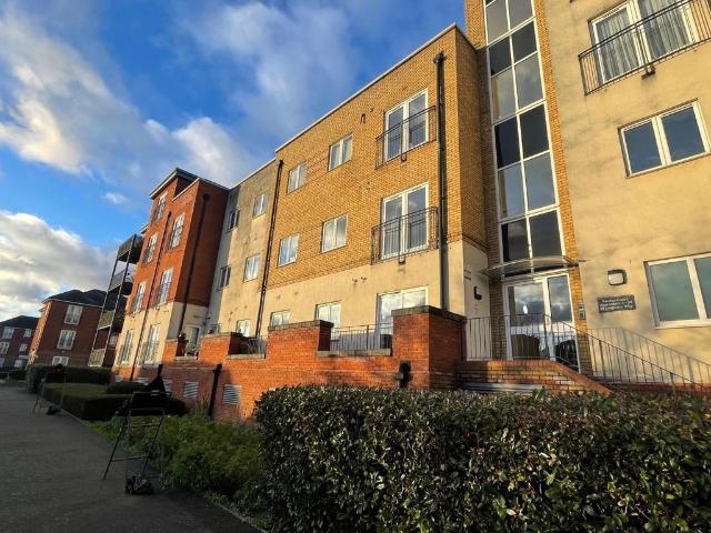 Langstone Way, Mill Hill, NW7 2 bed flat to rent £1,850 pcm £427 pw