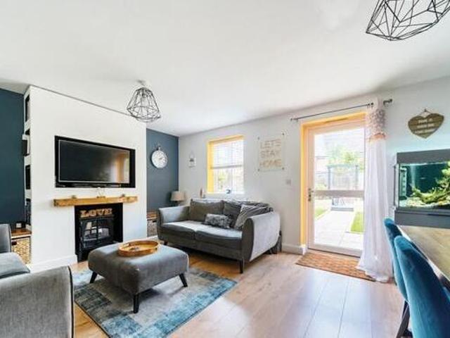 Langwood Drive, Horley, 3 Bedroom Duplex