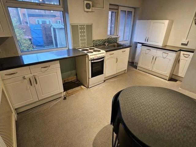 Langworthy Road, Salford, M6 2 bed house to rent £1,195 pcm £276 pw