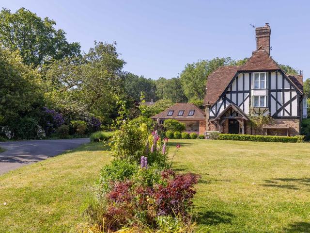 Langton Road, Speldhurst, TN3 5 bed country house to rent £5,000 pcm £1,154 pw
