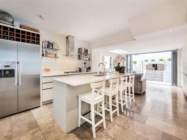 Langton Street, London, SW10 4 bed house to rent £11,000 pcm £2,538 pw