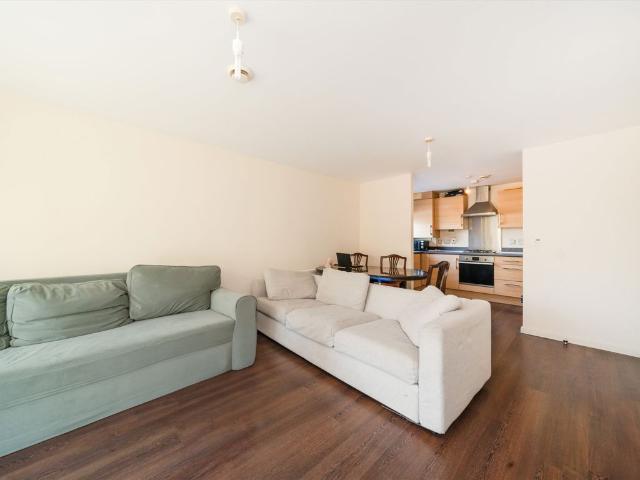 Lankaster Gardens, London N2, 2 bed flat to rent, £1,950 pcm | PrimeLocation