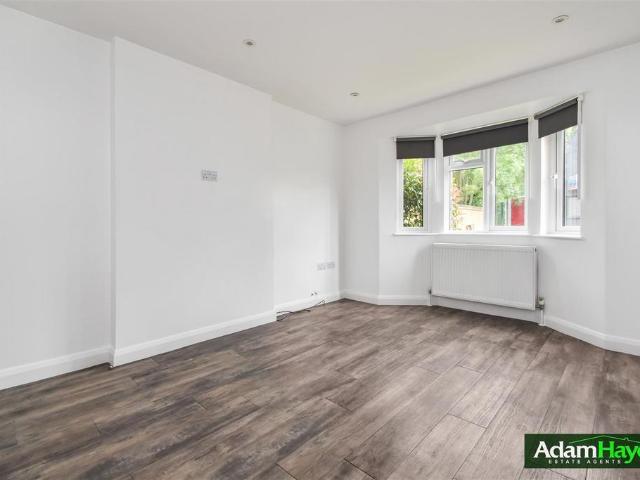 Lankaster Gardens, London N2 2 bed maisonette to rent £1,950 pcm £450 pw