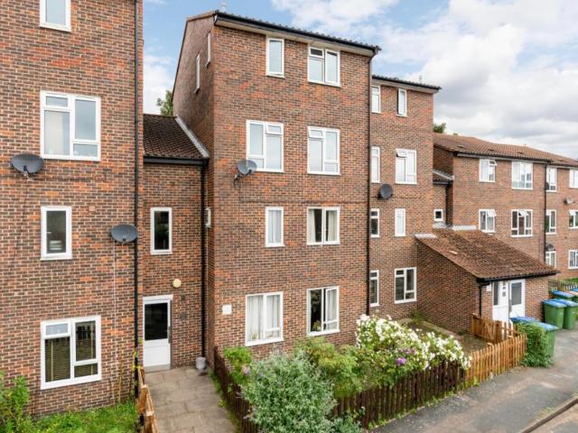 Lansdown Close, Walton On Thames KT12, 2 bed flat to rent, £1,595 pcm | PrimeLocation