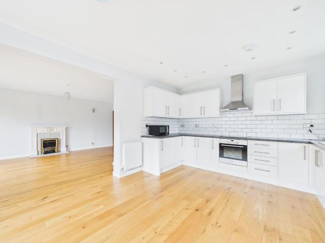 Lansdown Crescent, Cheltenham GL50, 2 bed flat to rent, £1,650 pcm | PrimeLocation