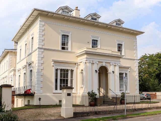 Lansdown Crescent GL50, 2 bed flat to rent, £1,150 pcm | PrimeLocation